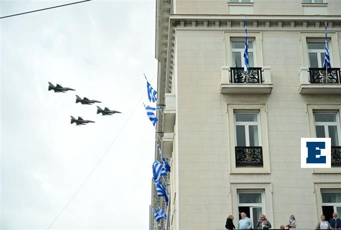 25η Μαρτίου: Δέος από τις πτήσεις των μαχητικών αεροσκαφών στην ...