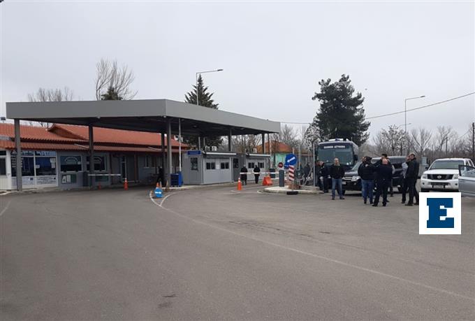 Συναγερμός στον Έβρο: Βαρύς οπλισμός ήταν κρυμμένος σε φορτηγό με ...