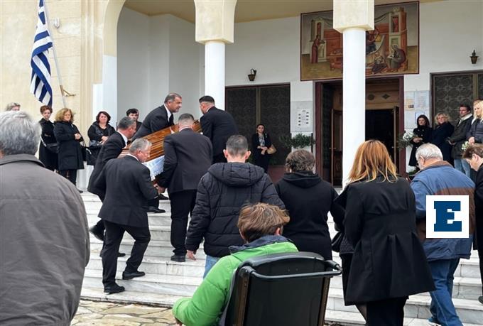 Γυναικοκτονία στο Αγρίνιο: Σπαραγμός και οργή στην κηδεία της 43χρονης ...