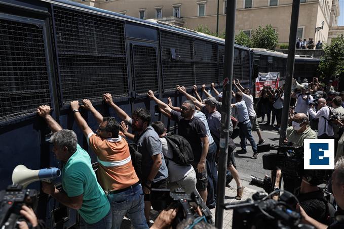 Ενταση στο πανεκπαιδευτικό συλλαλητήριο στο κέντρο της Αθήνας | Έθνος