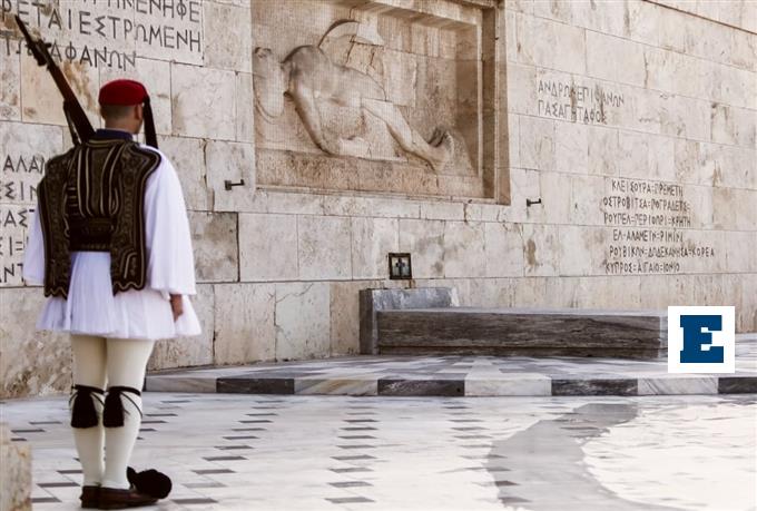 Κι όμως, είχαν «βεβηλώσει» το Μνημείο του Άγνωστου Στρατιώτη | Έθνος