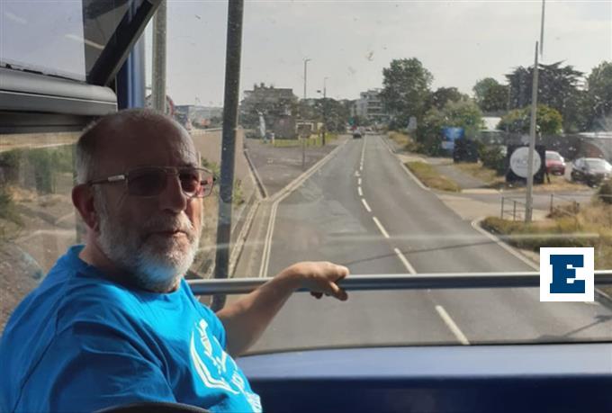Γύρισε όλη την Αγγλία με... λεωφορείο, για καλό σκοπό: Η υπέροχη ...