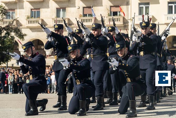 Θεσσαλονίκη: Εντυπωσιακή επίδειξη από τη ΣΣΑΣ στην πλατεία Αριστοτέλους ...
