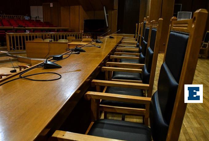 Προπηλακίστηκε δικαστής έξω από τα δικαστήρια του Πειραιά | Έθνος