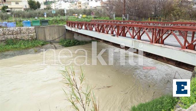 Κρήτη: Ποτάμια οι δρόμοι στις Τρεις Βαγιές - Υπερχείλισε ποταμός | Έθνος