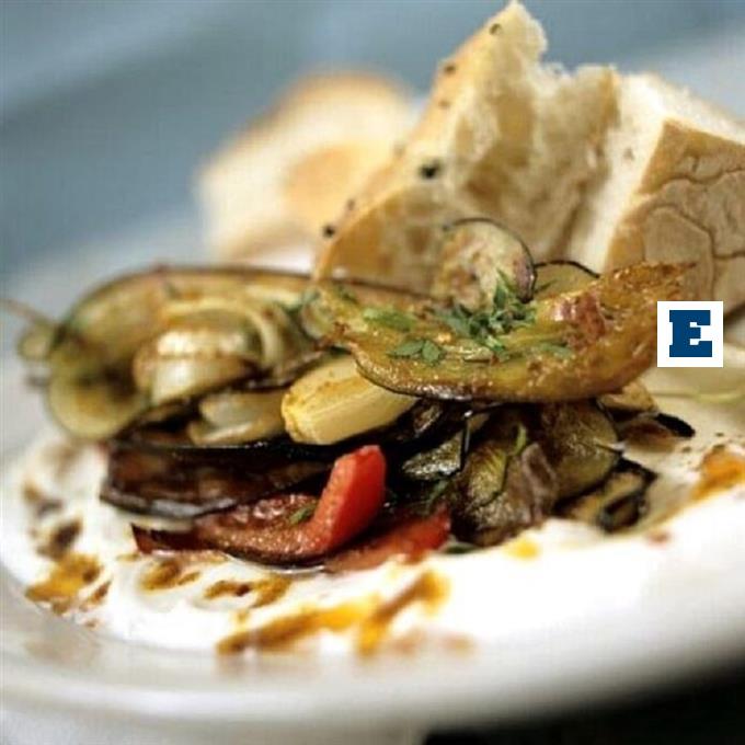 Για τη μέση - Ψητά λαχανικά με σάλτσα γιαουρτιού | Έθνος