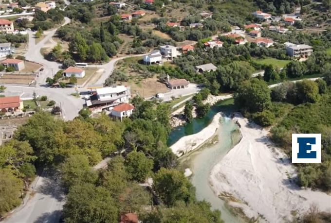 Το χωριό που θα λατρέψουν οι φυσιολάτρες και στέκεται δίπλα στις πύλες ...