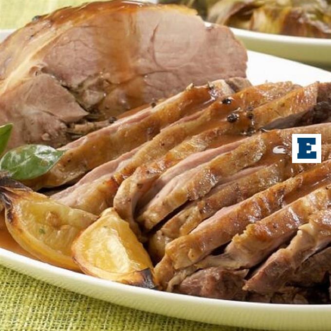 Κυριακάτικο τραπέζι – Φτιάχνουμε πικάντικο αρνάκι στη γάστρα με κρασί ...