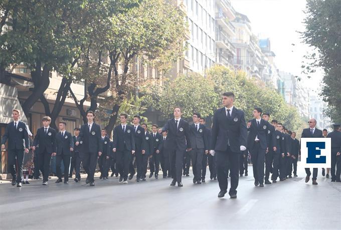 28η Οκτωβρίου: Λαμπρότητα και πλήθος κόσμου στη μαθητική παρέλαση της ...