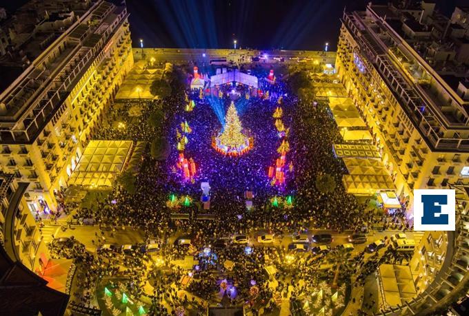 Εκπληκτικές φωτογραφίες: Φωταγωγήθηκε το χριστουγεννιάτικο δέντρο στη ...