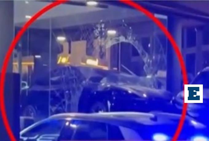 Πώς ηλεκτρικό αυτοκίνητο «κατέβασε» τζαμαρία στην Κηφισίας - «Οδηγούσε ...