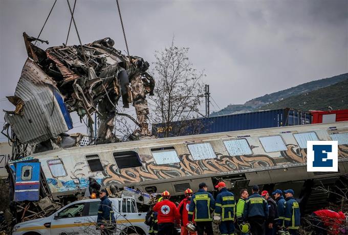 Τέμπη: Αμείλικτα ερωτήματα για τα βίντεο με την εμπορική αμαξοστοιχία ...