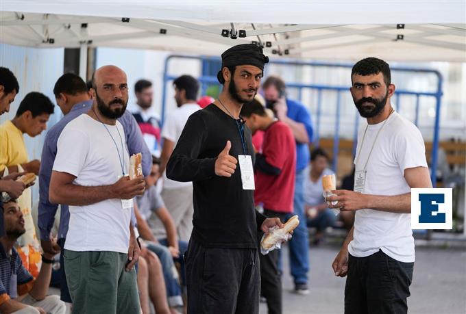 Guardian για ναυαγιο σε Πύλο: Το χάος και το κενό εξουσίας μετέτρεψαν ...