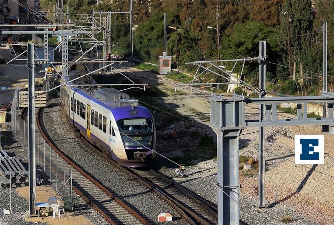 Δυνατή η μετακίνηση επιβατών σε αναπηρικά με αμαξίδια στον Προαστιακό ...