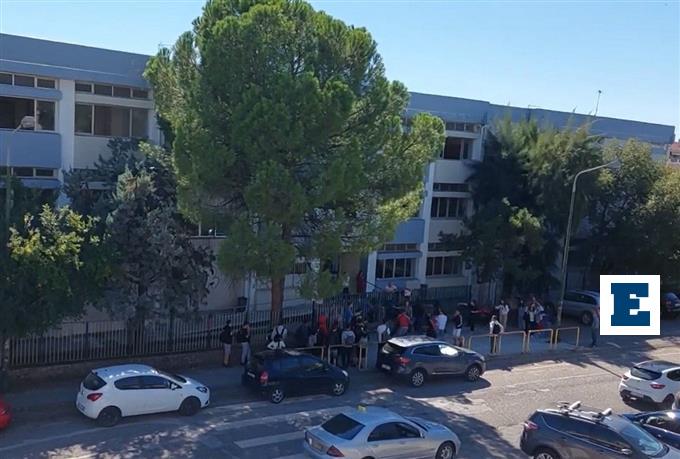Άγριο ξύλο σε λύκειο στο Αγρίνιο - Μαθητές χτύπησαν καθηγητές | Έθνος