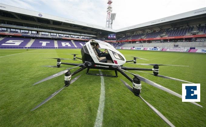 Το πρώτο drone ταξί παρουσιάστηκε σε γήπεδο ποδοσφαιρου της Αυστρίας ...
